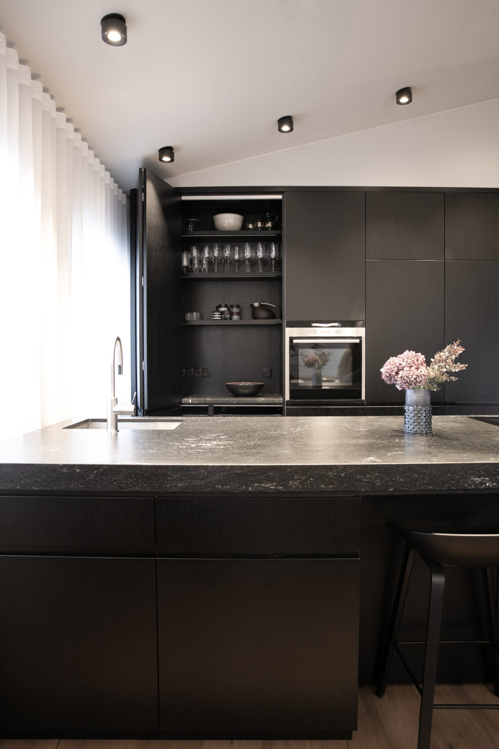 INNRÉTTINGAR – Innréttingar – sérsmíði – hönnun