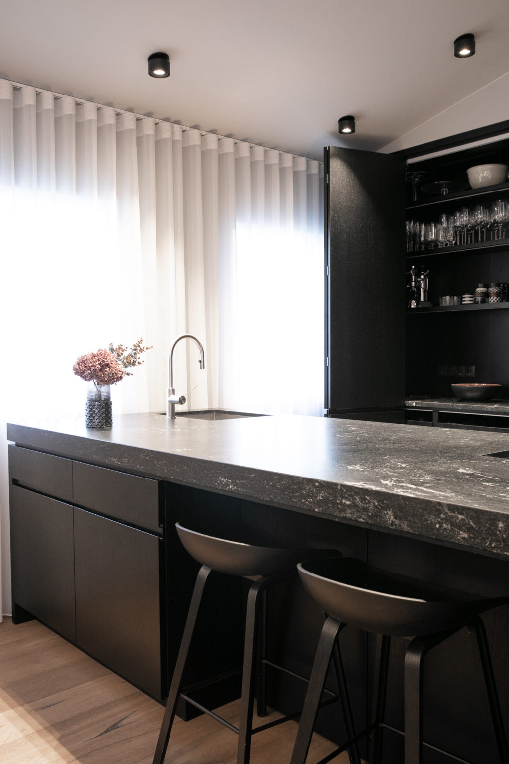 INNRÉTTINGAR – Innréttingar – sérsmíði – hönnun